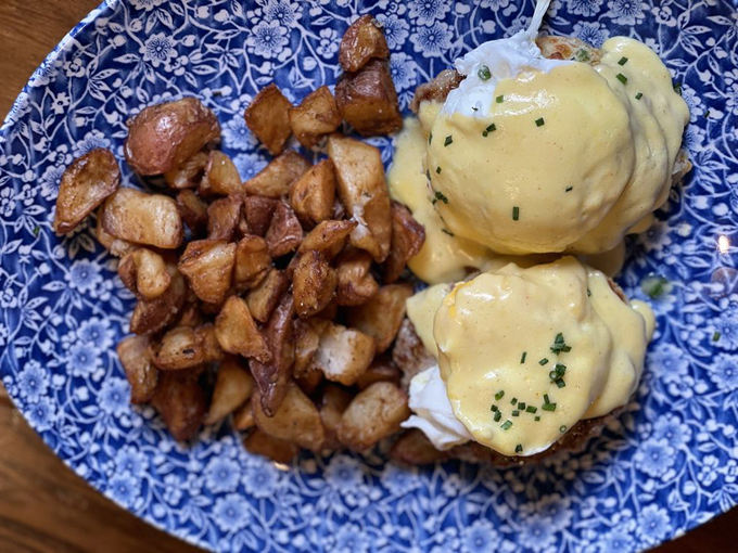 caf&eacute; hollander downer 3