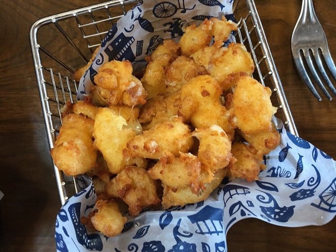 caf&eacute; hollander downer 5