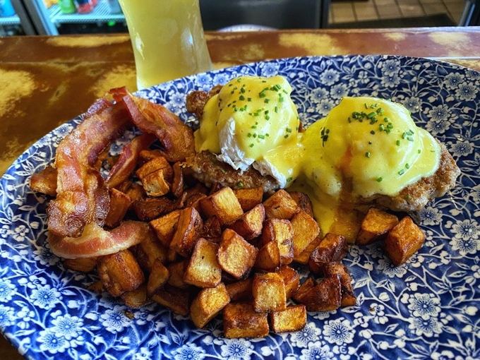 caf&eacute; hollander downer 6