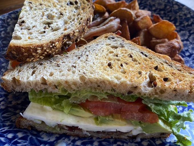 caf&eacute; hollander downer 7