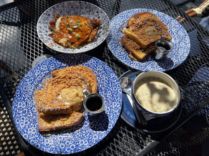 caf&eacute; hollander downer 7