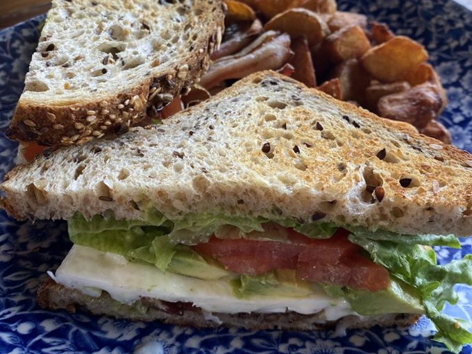 caf&eacute; hollander downer 9