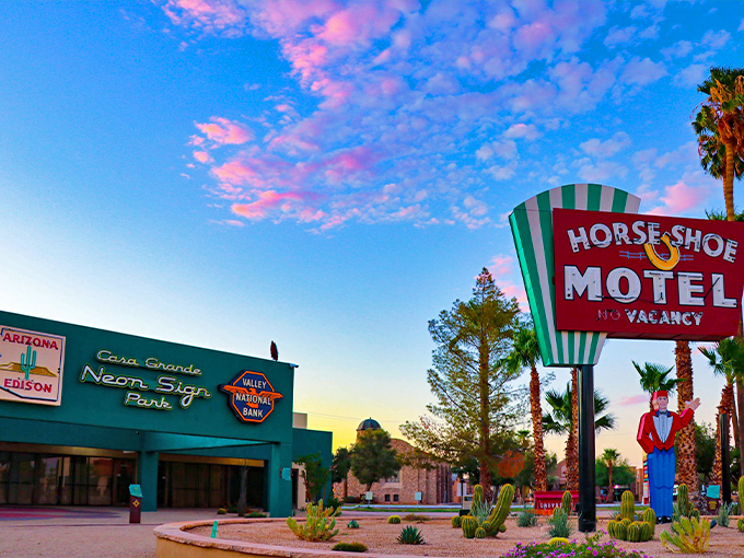 casa grande neon sign park 1