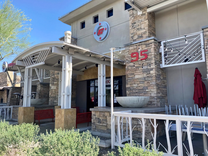 comicx restaurant bar & store 1