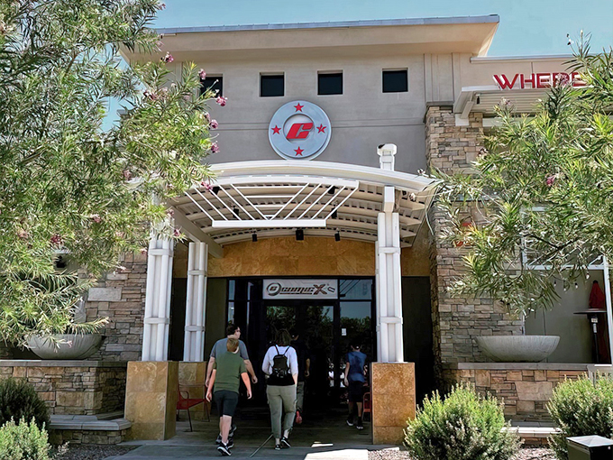 comicx restaurant bar & store 1