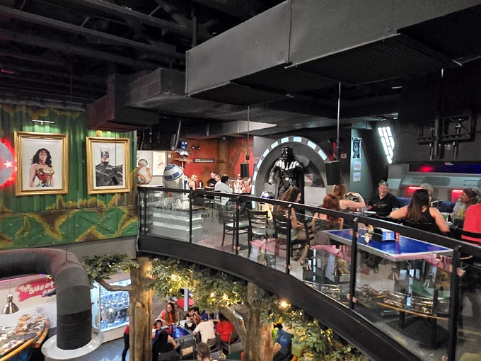 comicx restaurant bar & store 3