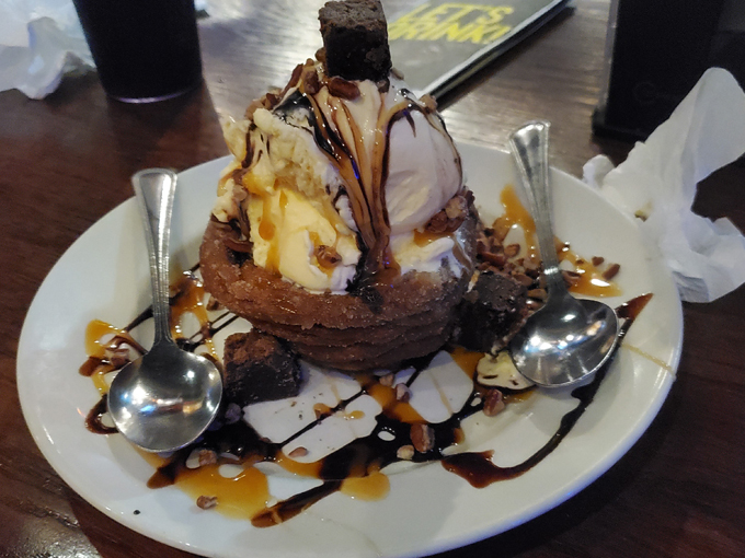 comicx restaurant bar & store 4