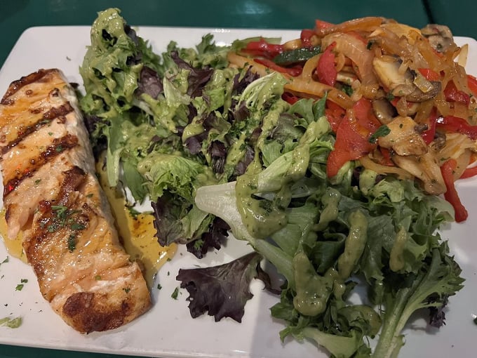 comicx restaurant bar & store 5