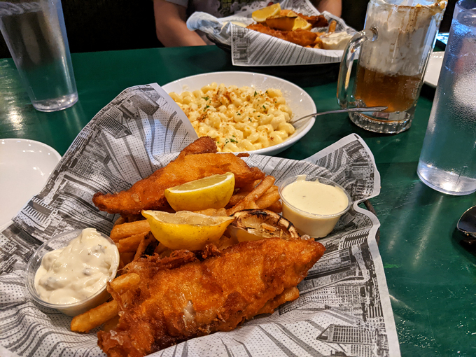 comicx restaurant bar & store 6