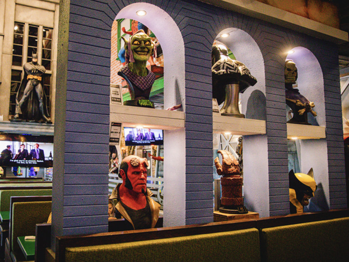 comicx restaurant bar & store 8