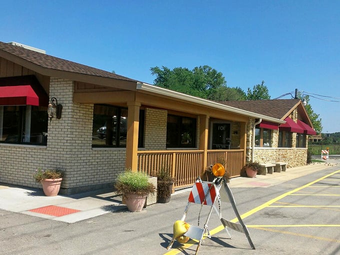 country charm restaurant 1