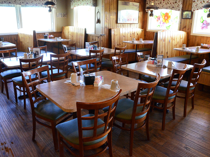 country charm restaurant 2