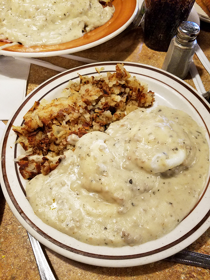 country charm restaurant 4