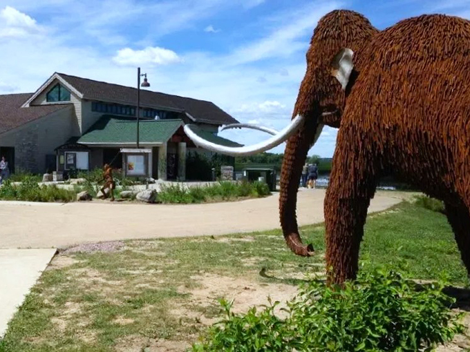 curly the ice mammoth at horicon marsh state wildlife area 5