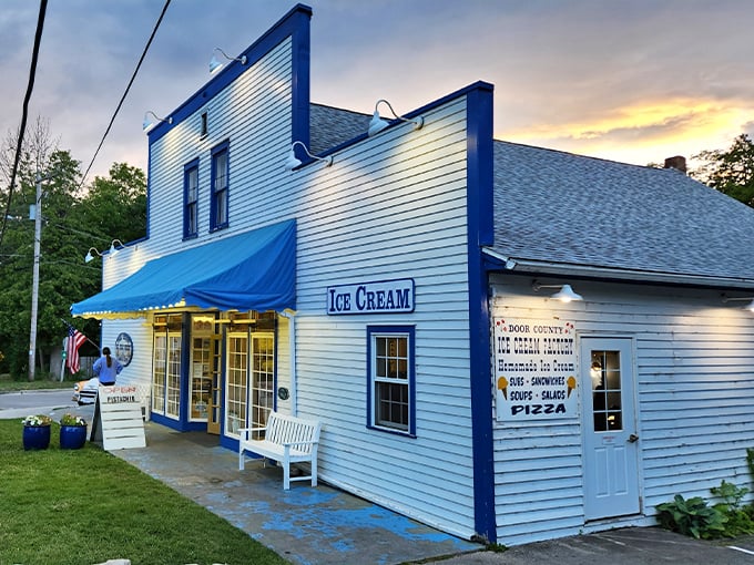 door county ice cream factory & sandwich shoppe 1