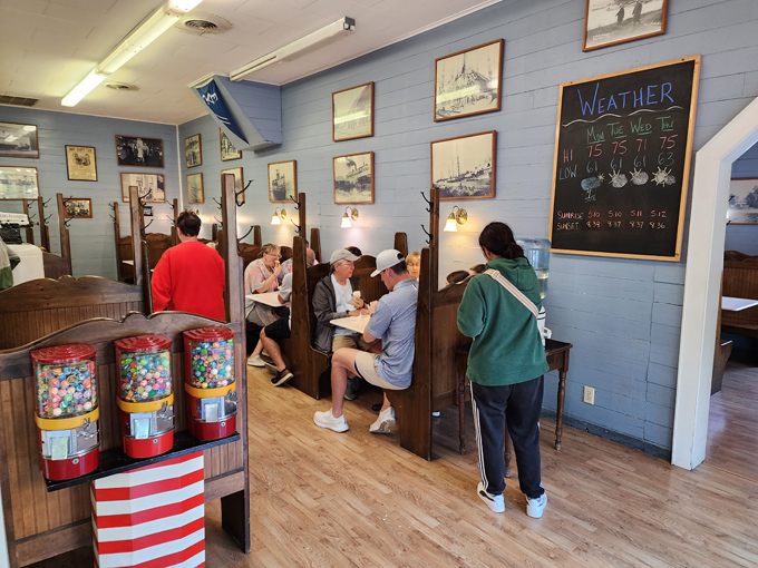 door county ice cream factory & sandwich shoppe 9