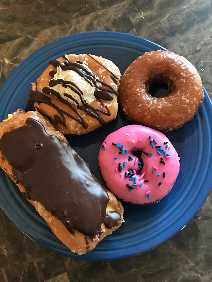 dough co. doughnuts & coffee 6