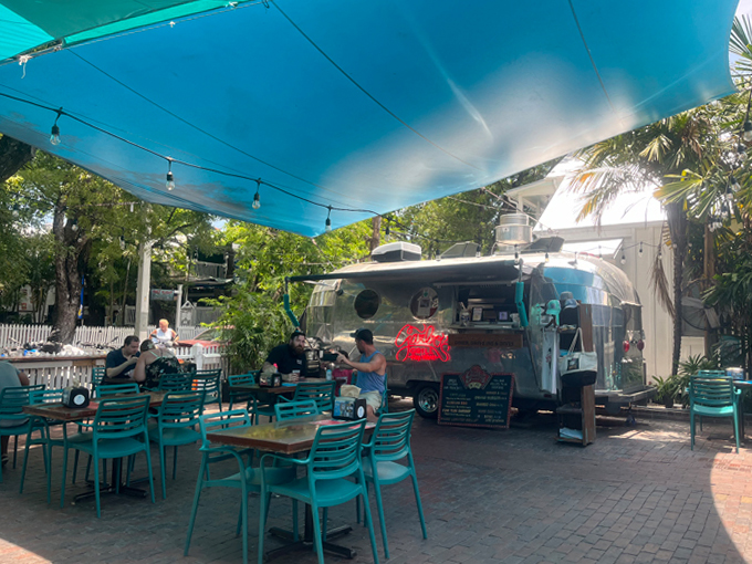 garbo's grill @ hanks! 2