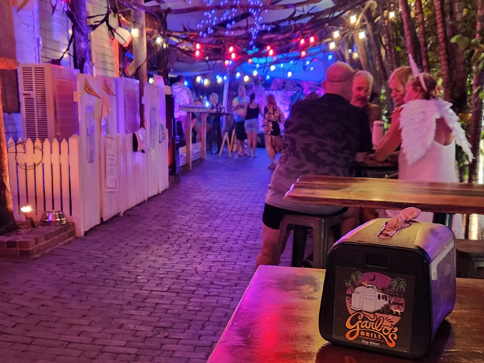 garbo's grill @ hanks! 7