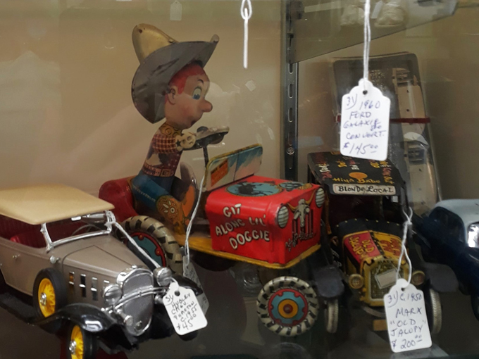 geneva antique market 4