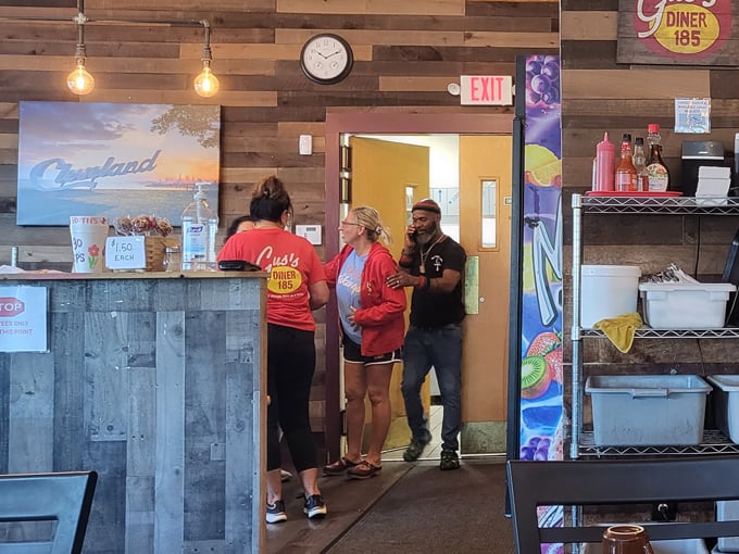 gus's diner one eight five 7