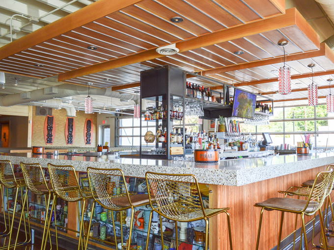 hula's modern tiki uptown 2