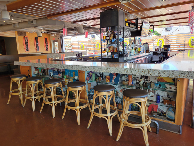 hula's modern tiki uptown 2