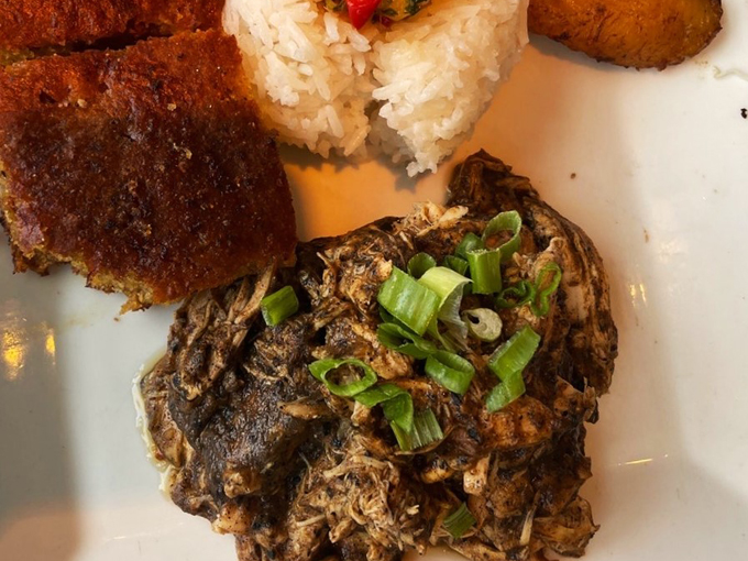 hula's modern tiki uptown 3