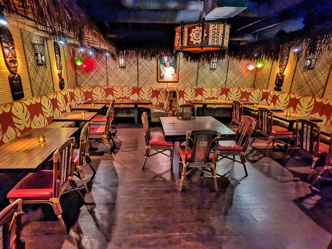 hula's modern tiki uptown 5