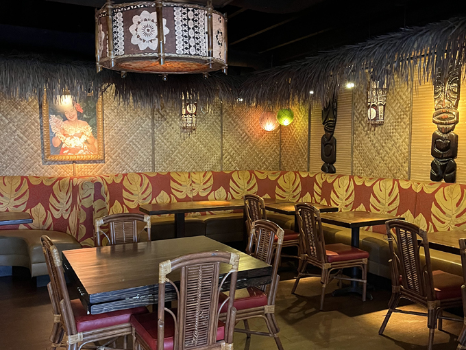 hula's modern tiki uptown 5