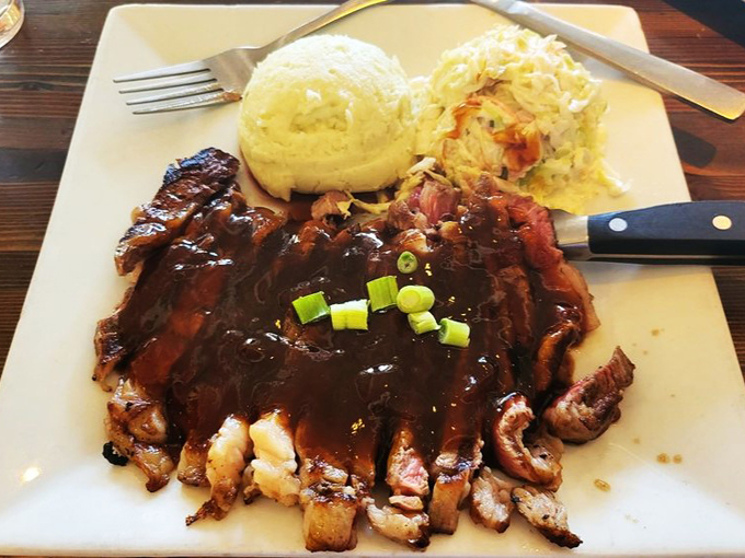 hula's modern tiki uptown 7