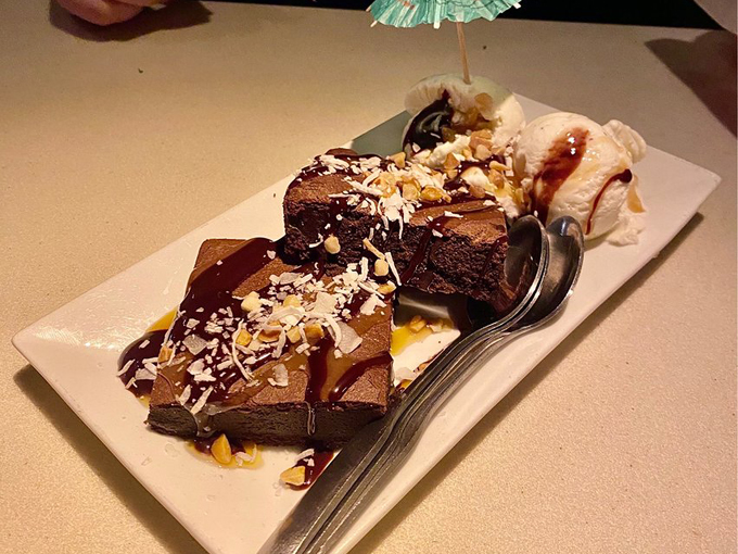 hula's modern tiki uptown 9