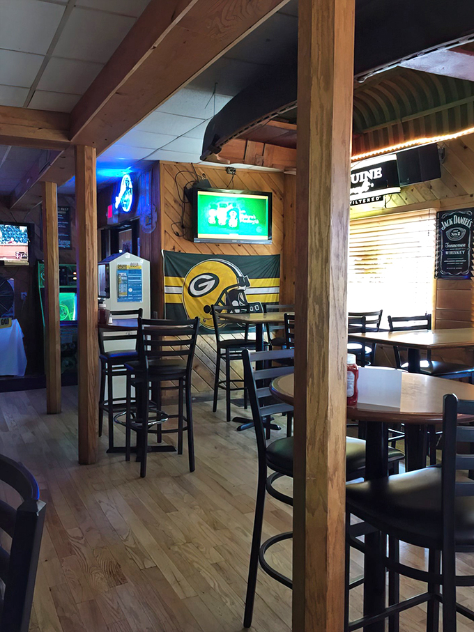 hideaway pub & eatery 6