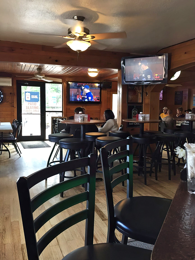 hideaway pub & eatery 7