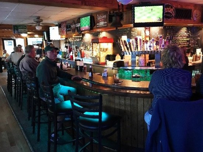 hideaway pub & eatery 8