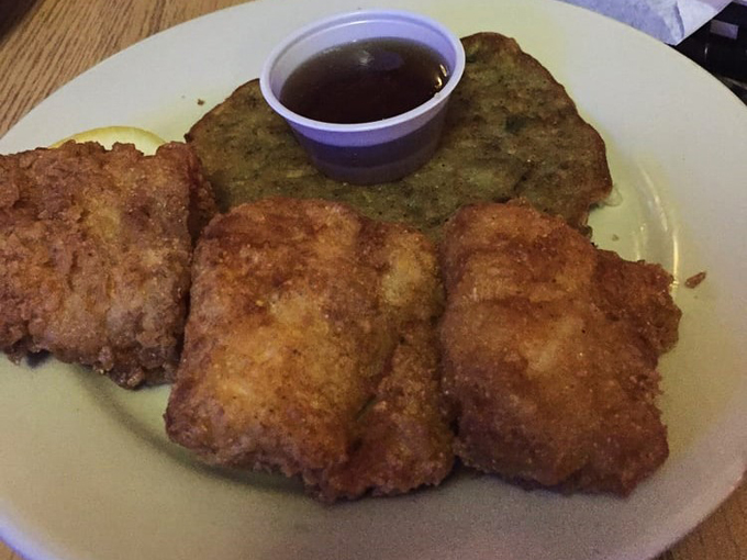 hideaway pub & eatery 8