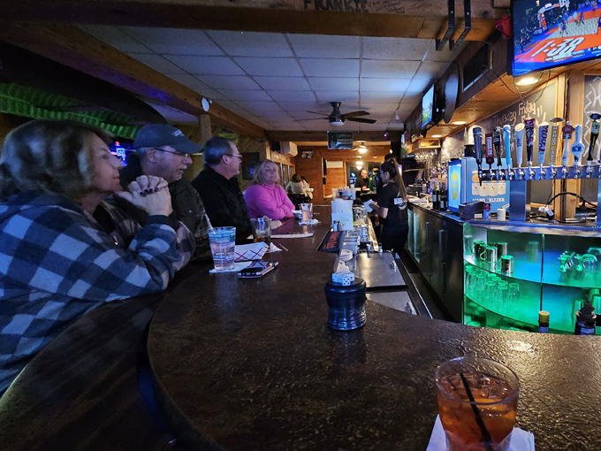 hideaway pub & eatery 9