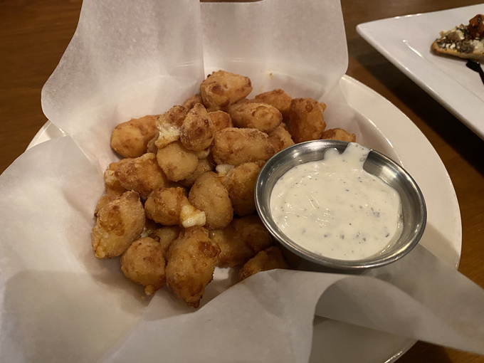 houligan's steak and seafood pub 4