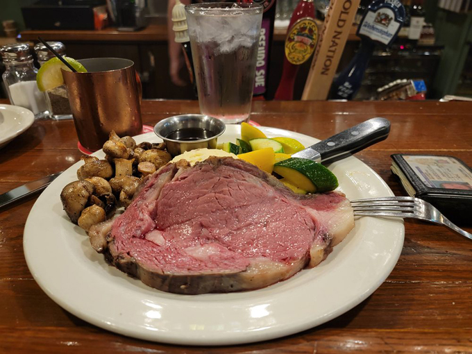 houligan's steak and seafood pub 4