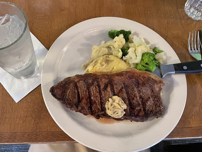 houligan's steak and seafood pub 5