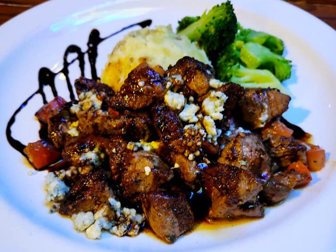 houligan's steak and seafood pub 5