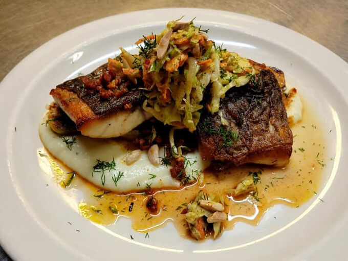 houligan's steak and seafood pub 6