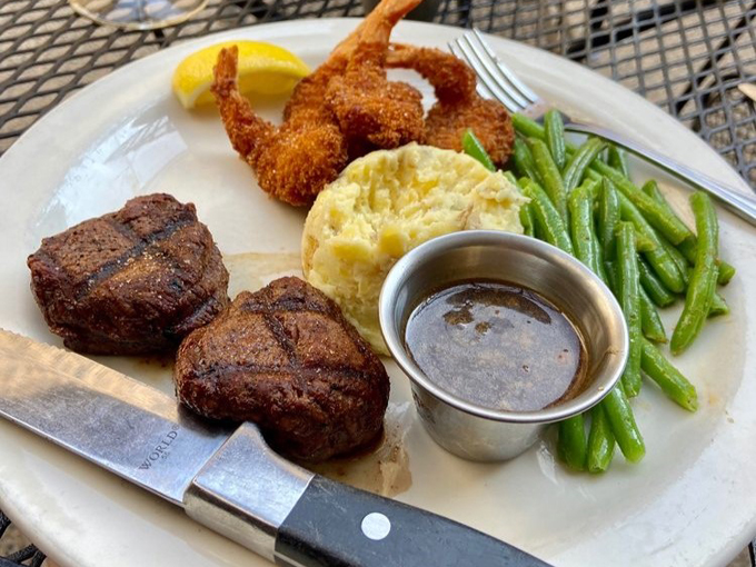 houligan's steak and seafood pub 9