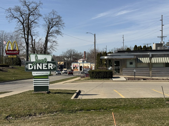 joni's diner 8