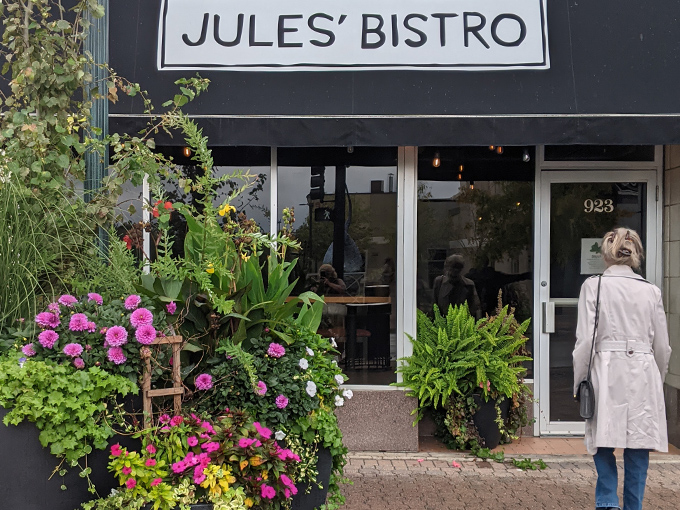 jules' bistro 1