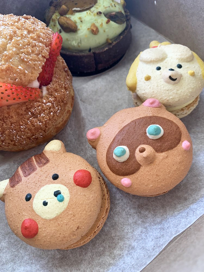 light on the sugar bakery caf&eacute; 5