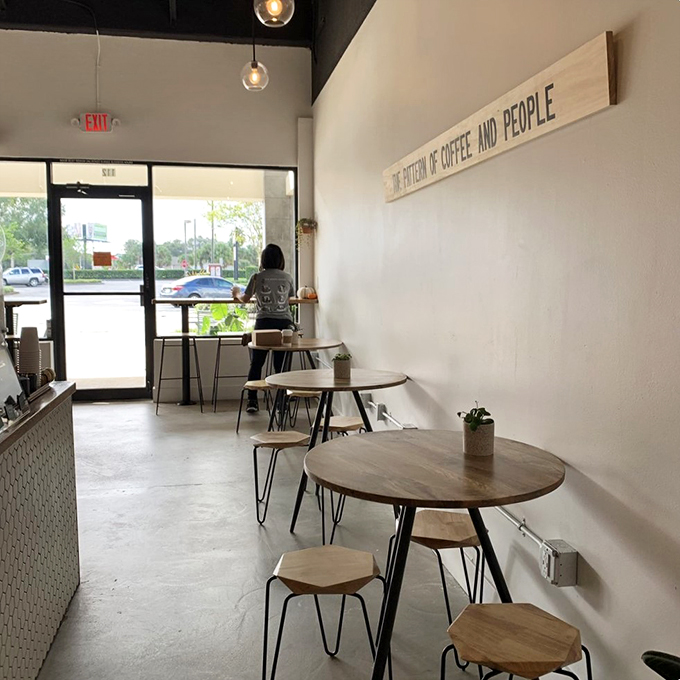 light on the sugar bakery caf&eacute; 6