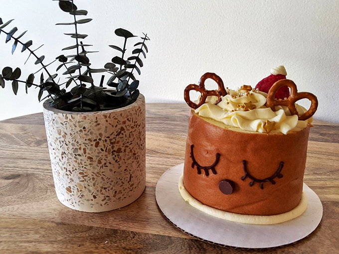 light on the sugar bakery caf&eacute; 8