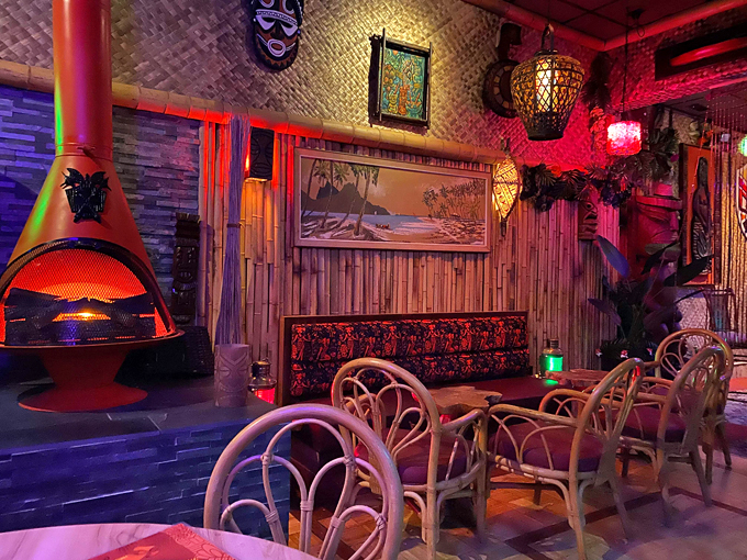 lola's pizza & tiki bar (arlington heights)