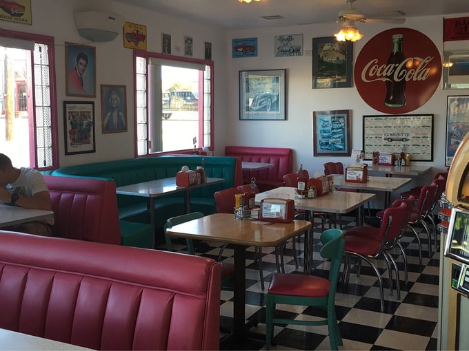mr d'z route 66 diner 2
